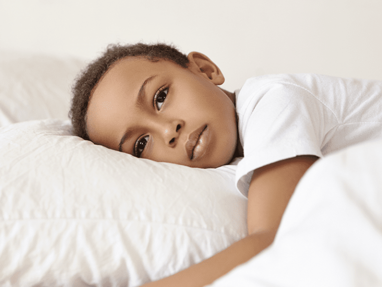 Terror noturno infantil: sintomas, causas e como agir